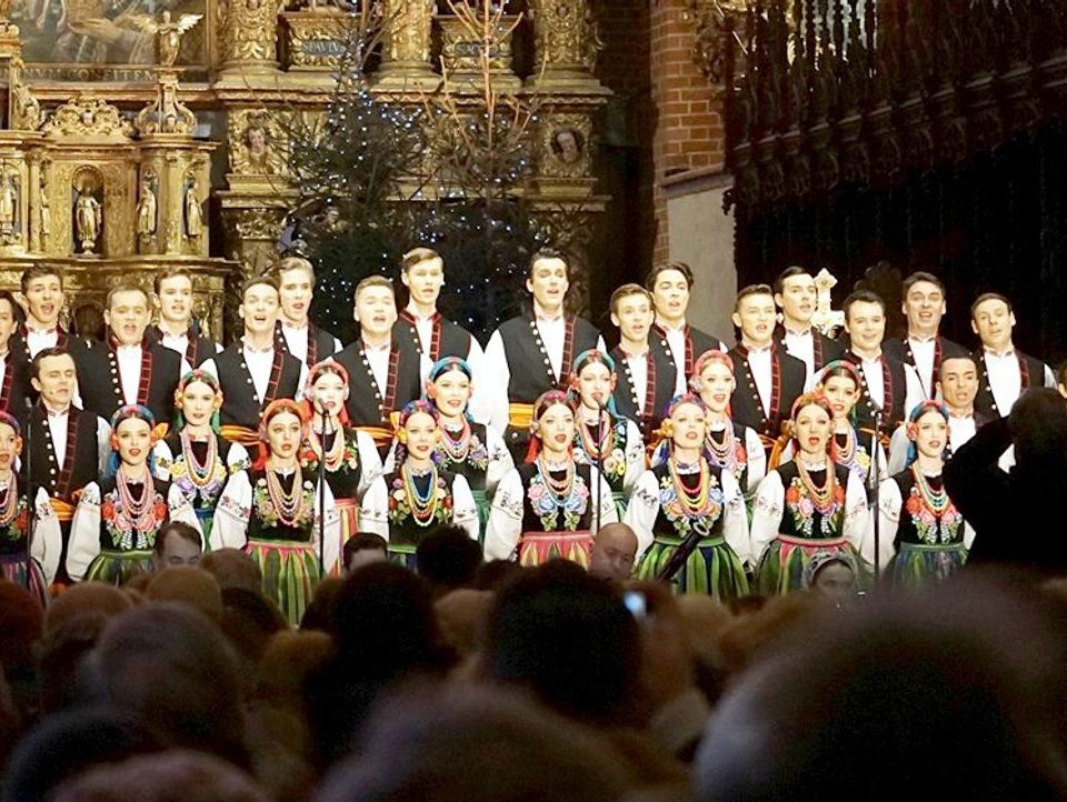 [GALERIA ZDJĘĆ] W 75 lat od swojego powstania zespół Mazowsze grał i ...