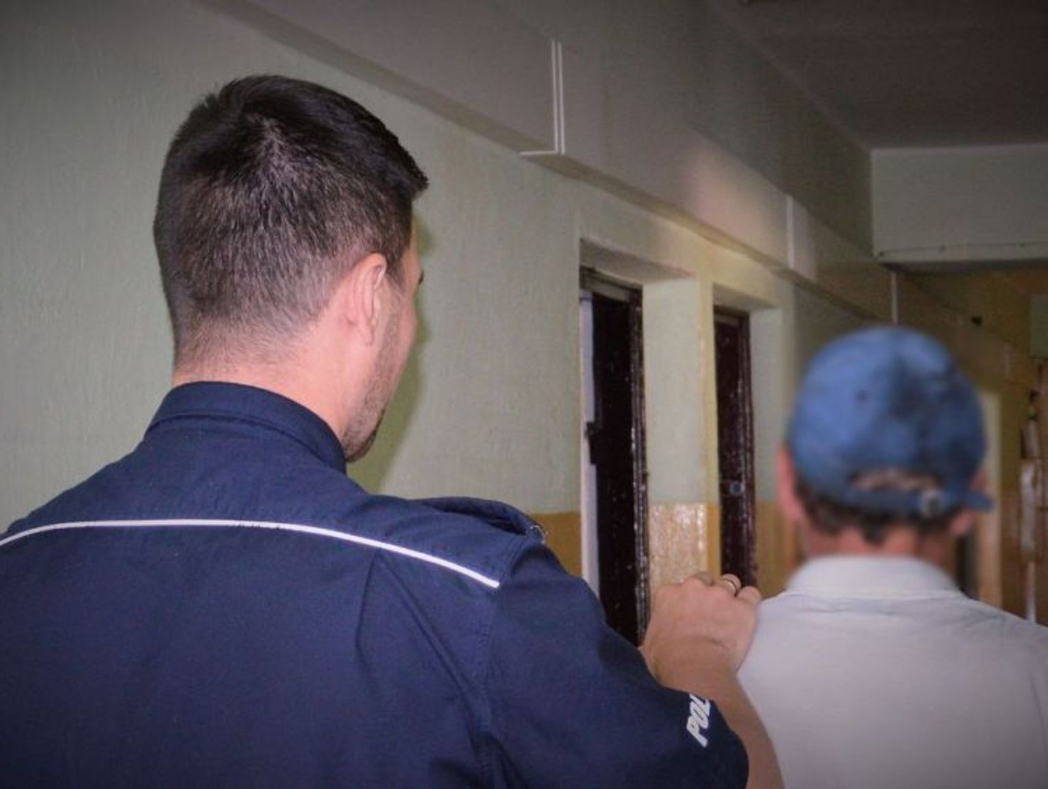 Zniszczył ogrodzenie marketu. Wandal został zatrzymany